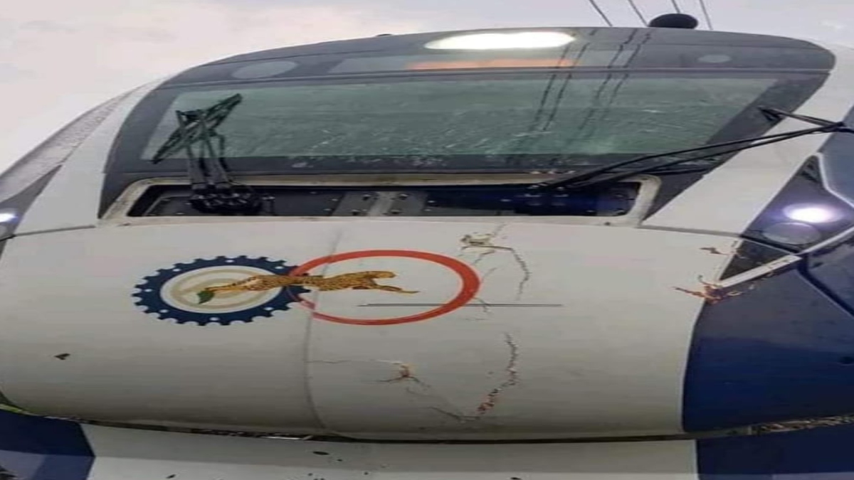 Puri-Howrah Vande Bharat Express damage after caught thunderstorms and lightning । आंधी-वज्रपात ...