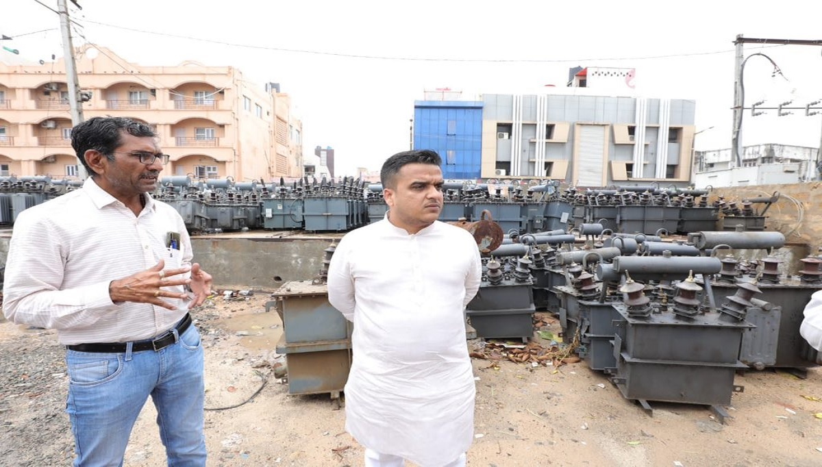 Gujarat government alert regarding Cyclone Biparjoy, Home Minister ...
