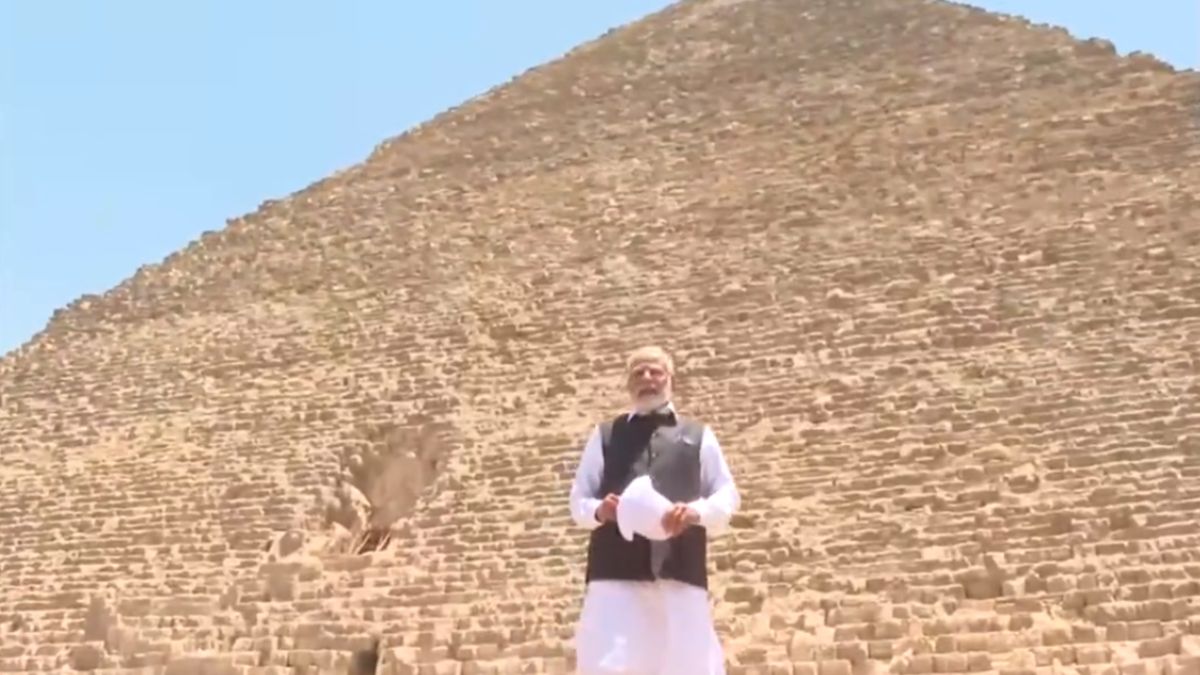 PM Modi visits the Pyramids of Giza in Cairo Egypt । मिस्र में गीजा के ...