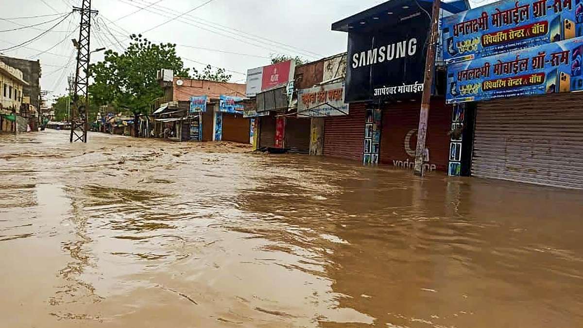 Cyclone Biparjoy 39 people trapped in flood in Rajasthan rescued ...