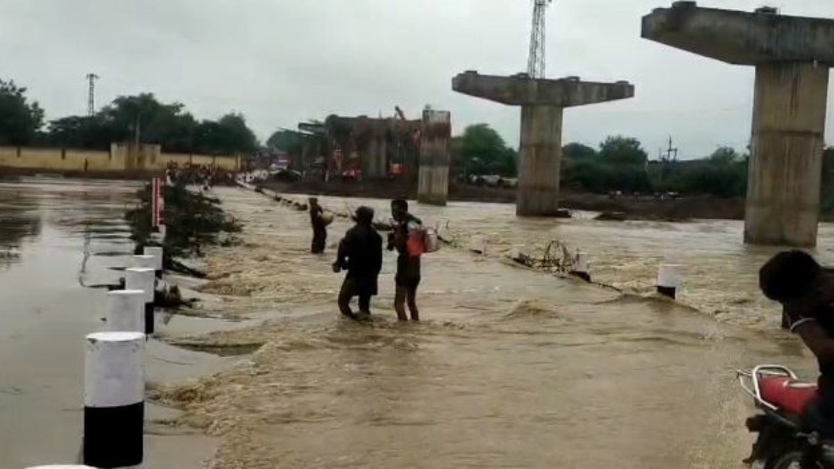 Baran Siswali khari nadi bypass bridge submerged in heavy rain VIDEO ...