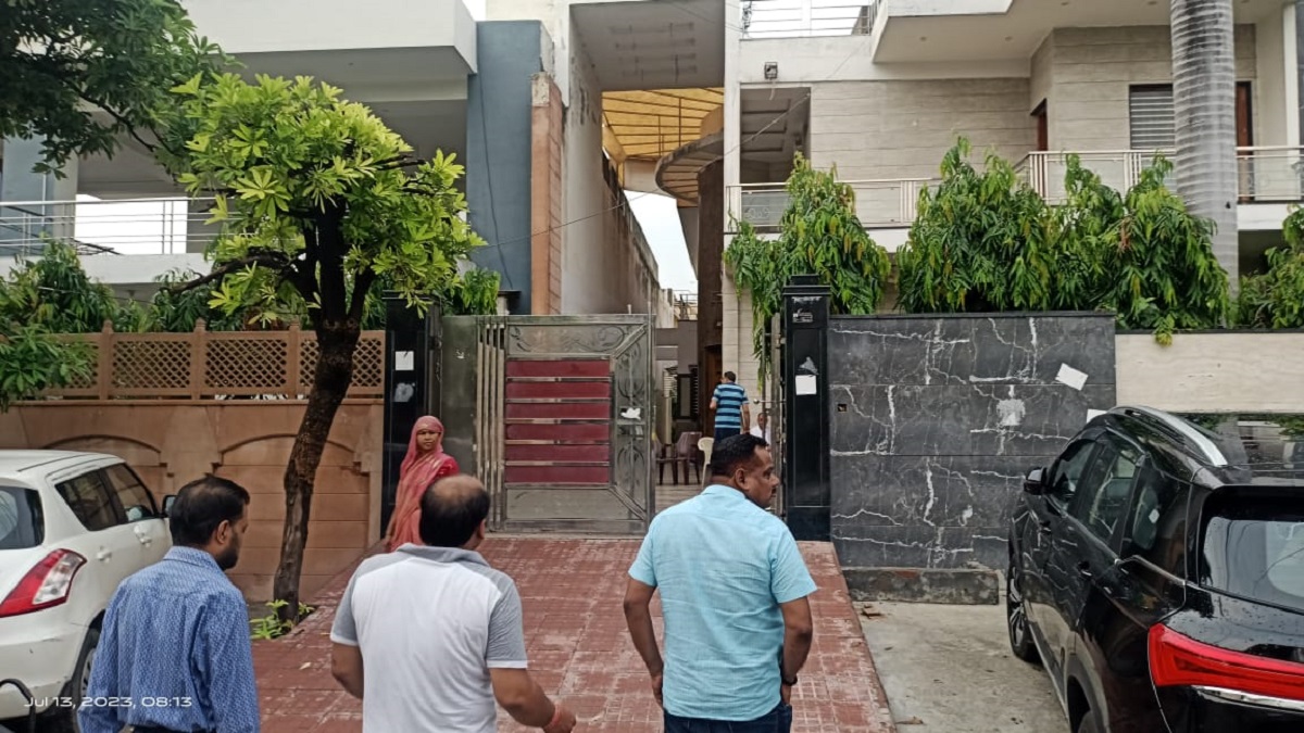 mathura theft in the house of former mla chandan singh । BJP के पूर्व ...