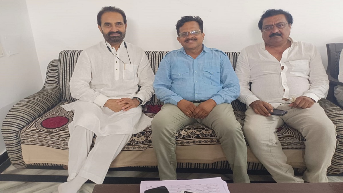 After resigning from AAP, tribal leader Arjun Rathva joins Congress ...