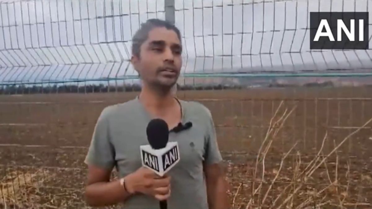 An Indian is also like this, feeding Indian food to hundreds of Israeli ...
