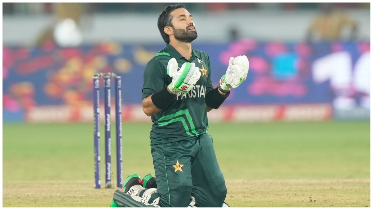 Pakistan Mohammad Rizwan stood in support of Gaza terrorists | गाजा के आतंकियों के समर्थन में ...