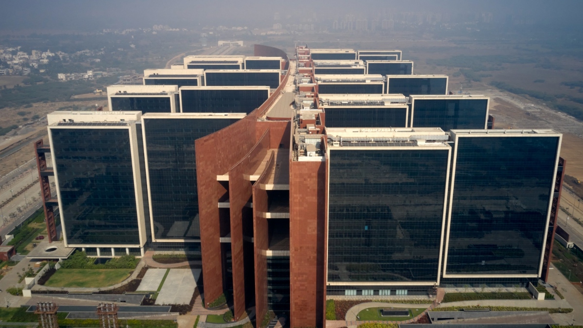PM Modi will inaugurate world largest office building surat diamond ...