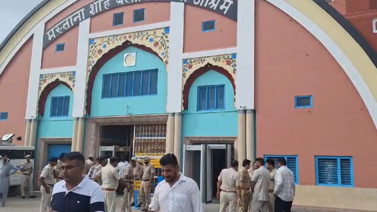 हरियाणा: डेरा जगमालवाली की गद्दी को लेकर विवाद, सिरसा में भारी पुलिस बल ...