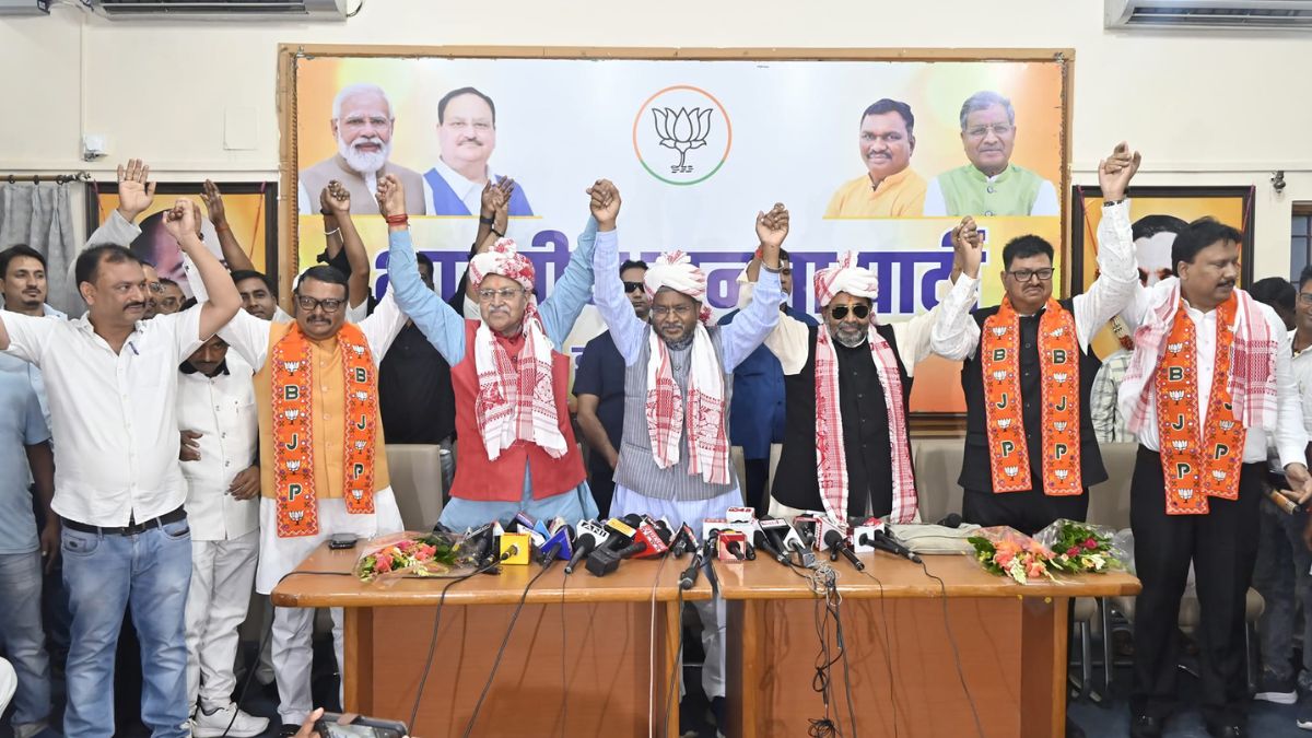 झारखंड चुनाव से पहले बीजेपी में शामिल हुए निर्दलीय विधायक अमित यादव ...