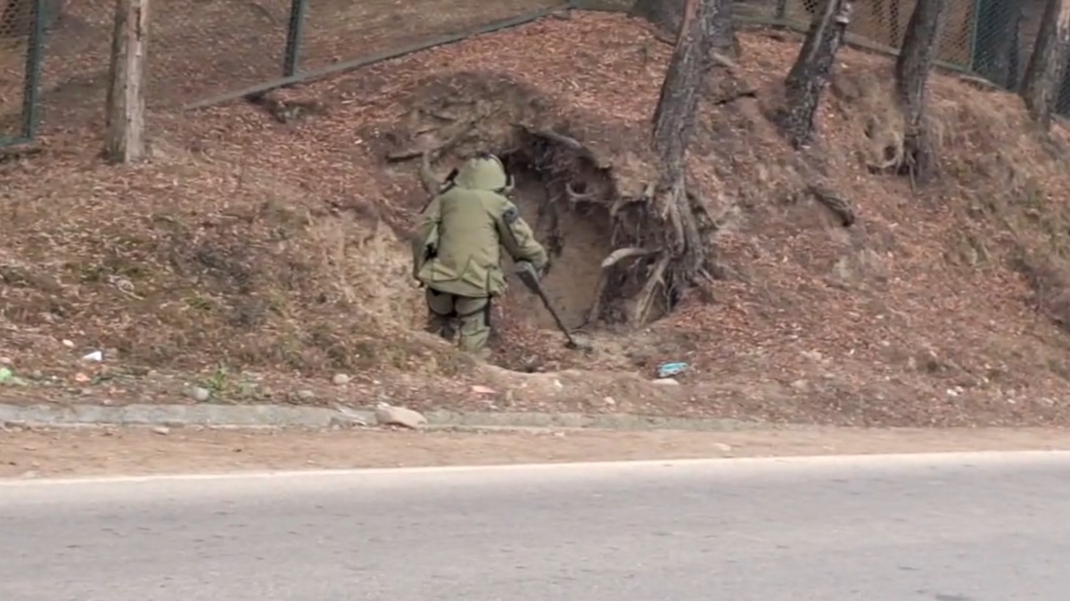 जम्मू कश्मीर: रियासी में आतंकी ठिकाने का भंडाफोड़, अरनिया में ...