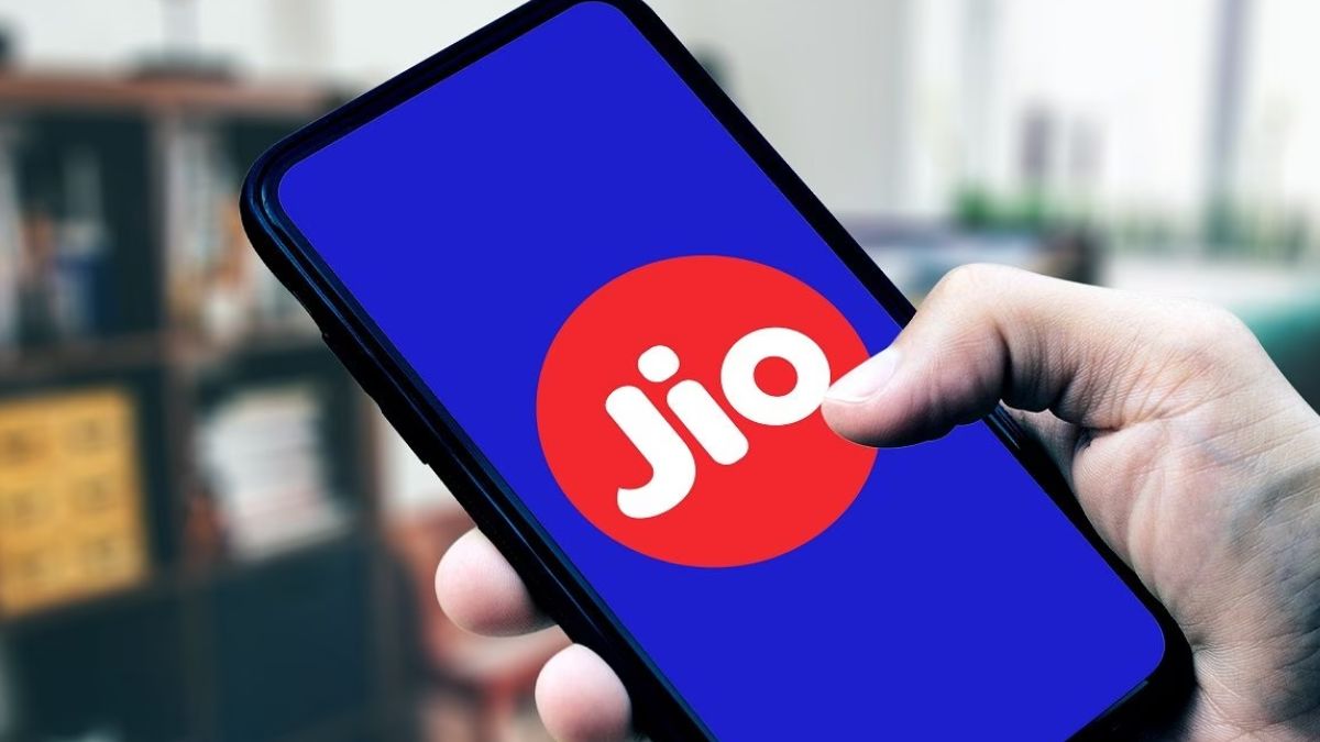 Jio ने करोड़ों यूजर्स की खत्म कर दी टेंशन, 98 दिन वाले इस प्लान में डेली मिलेगा 2GB डेटा - India ...