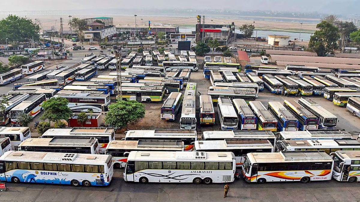 पंजाब में रोडवेज कर्मचारियों की हड़ताल, बस स्टैंड पर यात्रियों की भारी ...