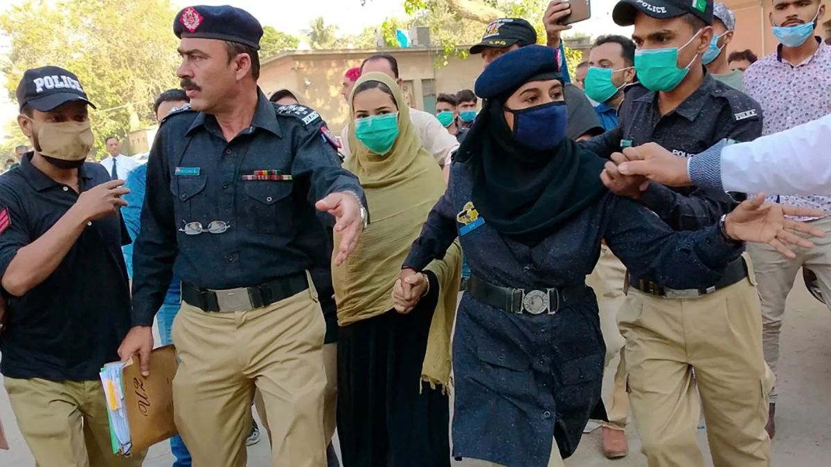 पाकिस्तान में जबरन धर्म परिवर्तन के मामले बढ़े, हिंदू-ईसाई लड़कियां बन ...