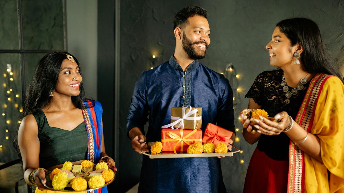 Bhai Dooj Puja Vidhi Aur Mantra: भाई दूज पर ऐसे करें अपने भैय्या को ...