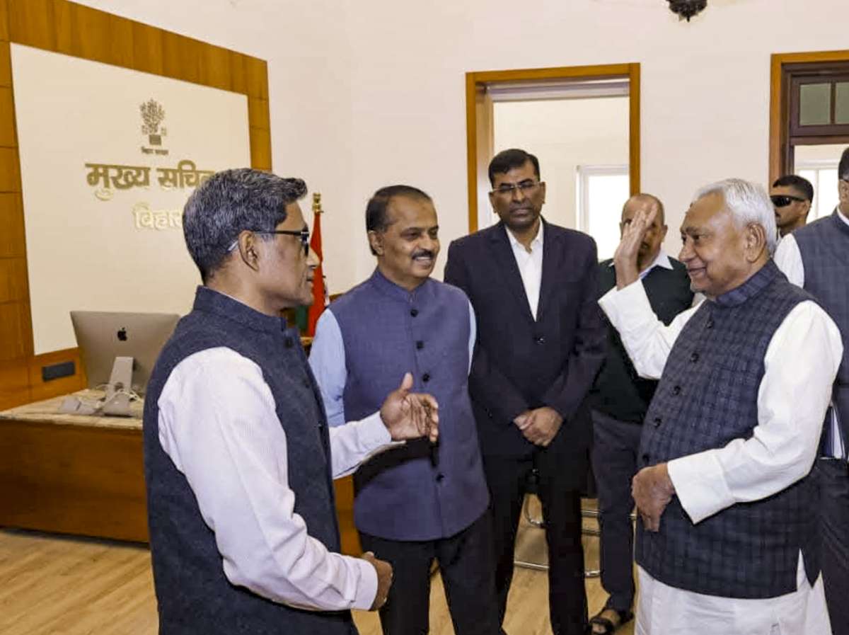 बिहार में सरकार गठन के बाद बड़े पैमाने पर IAS अधिकारियों का तबादला ...