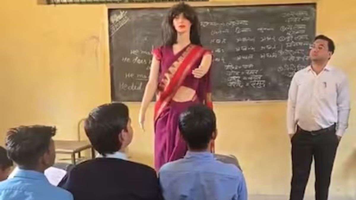 ai teacher sophie robot, sophie robot video, ai teacher sophie robot video viral : 17 साल के ...