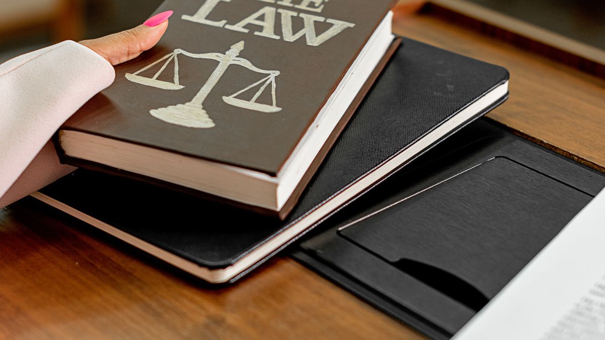 LLB और BA LLB में क्या होता है अंतर, कौन सा बेहतर? जानें कितने साल की ...