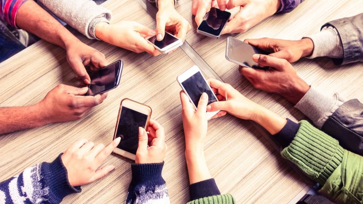 Mobile Phone addiction in children - मोबाइल की लत बच्चों के लिए हो सकती ...