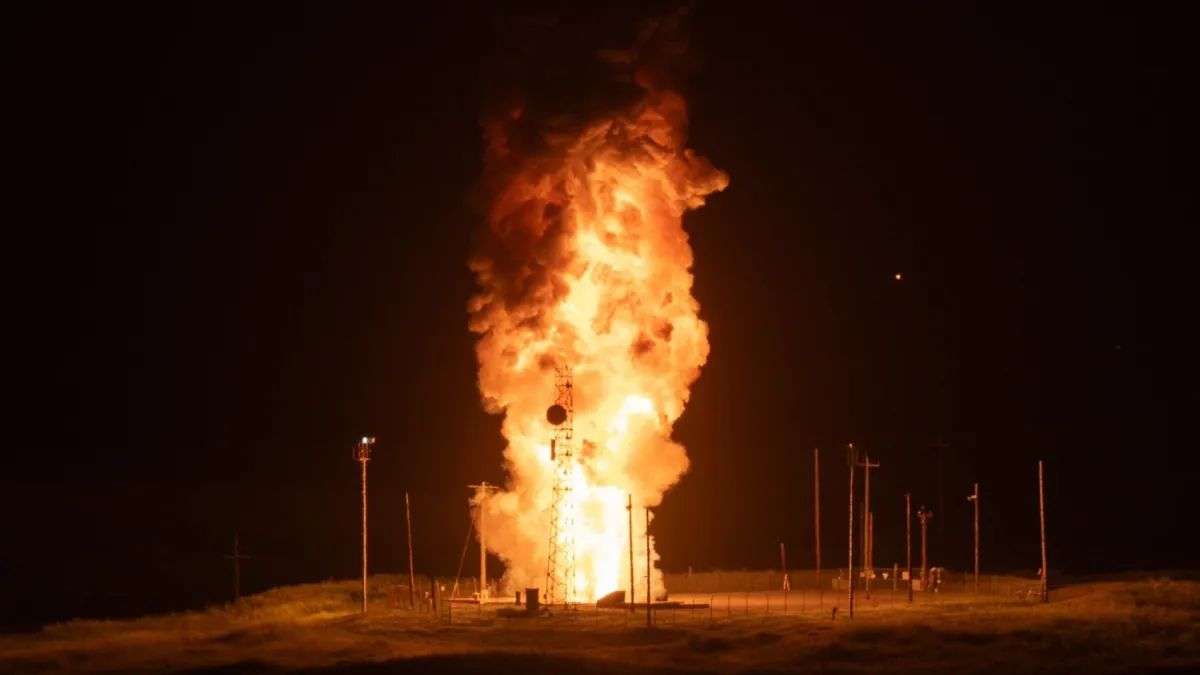 Minuteman III missile test, Minuteman III Missile Capability, LGM-30G ...