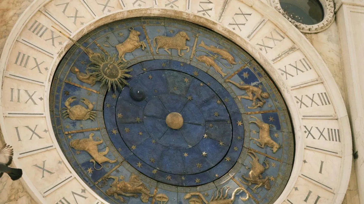 New Year 2026 Unlucky Zodiac Sign: नये साल में ये 3 राशियां रहें अलर्ट ...