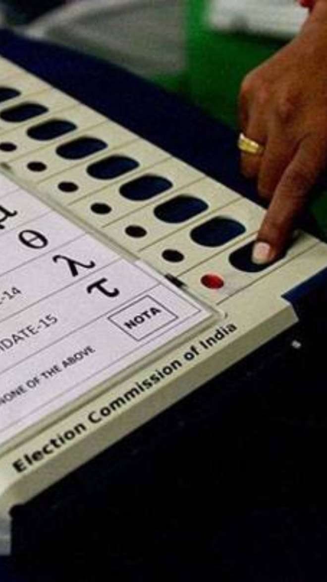 EVM का बटन दो बार दबा देंगे तो क्या होगा? यहां जानिए - India TV Hindi