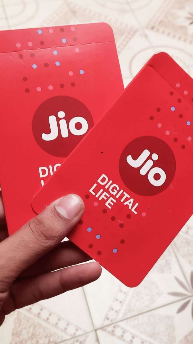 Jio यूजर्स की मौज, इन 7 प्लान्स में मिलेगी लंबी वैलिडिटी, साल भर रिचार्ज कराने की टेंशन खत्म ...