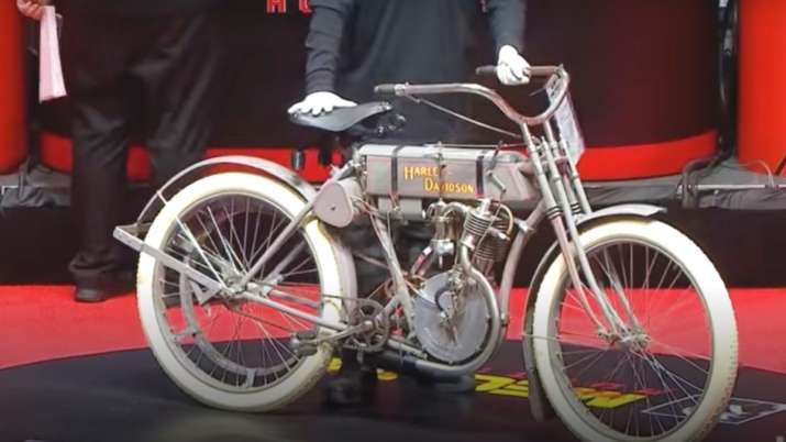Harley-Davidson motorcycle made in 1908 auctioned in America las Vegas ...