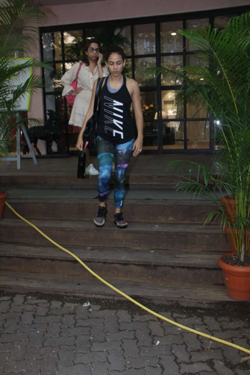 Bollywood Photos Alia's airport look shahid : एयरपोर्ट पर दिखा आलिया का ...