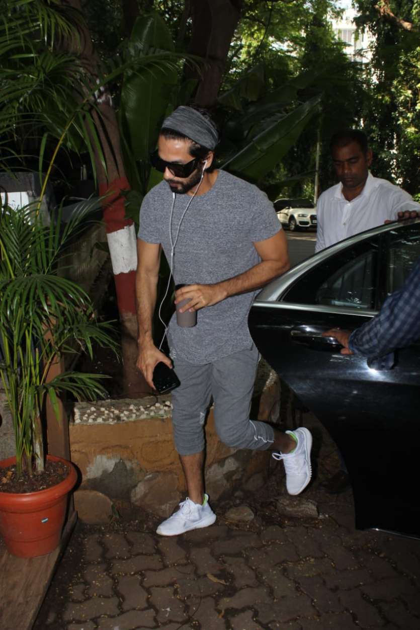 Bollywood Photos Alia's airport look shahid : एयरपोर्ट पर दिखा आलिया का ...