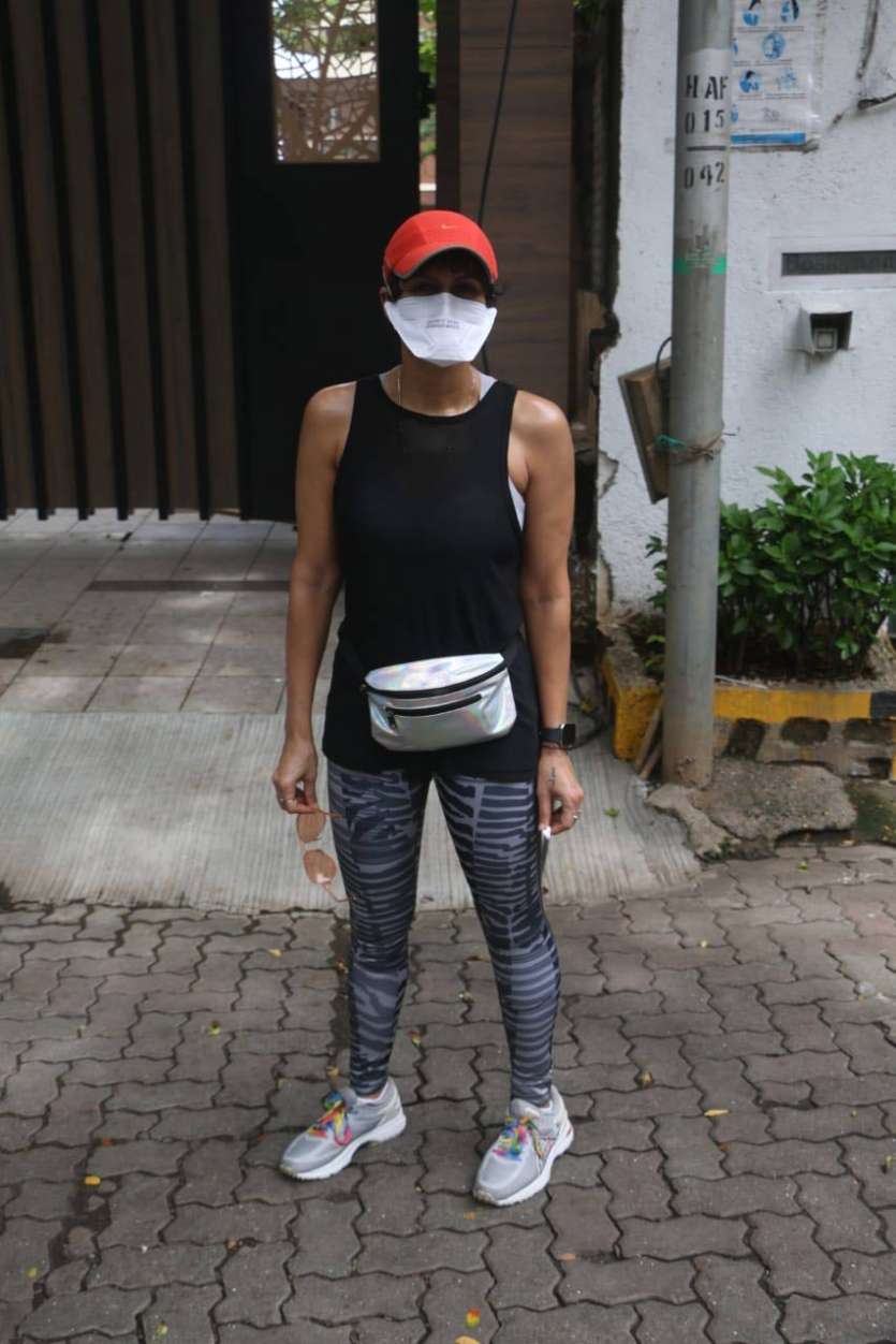 Neha dhupia Angad bedi At mumbai Airport Daisy shah salon Mandira bedi at pali pics - India TV Hindi