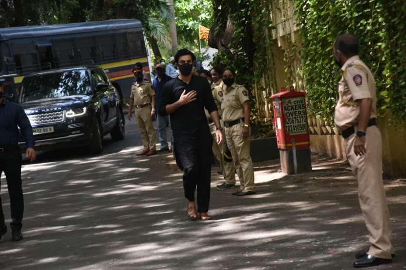Celebs gathered for the last sight of Dilip Sahab- Photo: राजकीय सम्मान ...