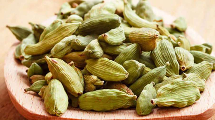 Monsoon Health Tips: Benefits And Uses Of Elaichi: एक दिन में खाएं 3 ...